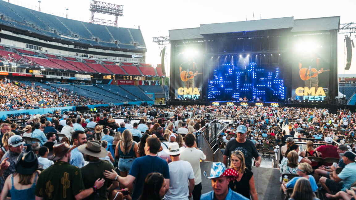 Luke Bryan, Florida Georgia Line, Miranda Lambert, Keith Urban & Carrie ...